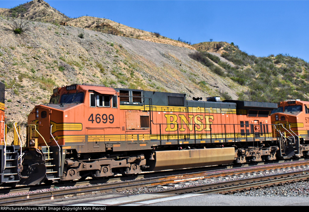 BNSF 4699